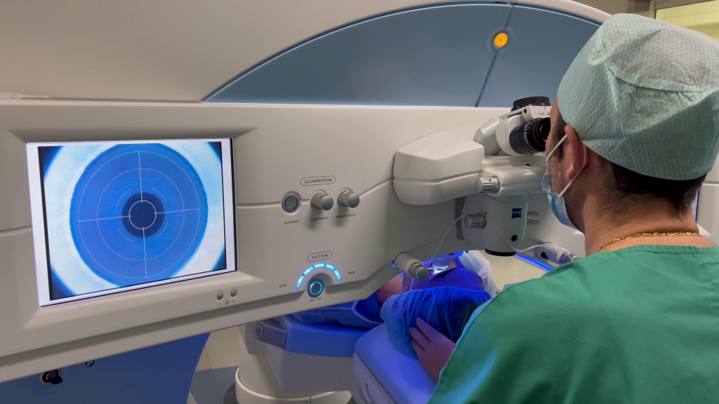 Laser ou implants ? - Chirurgie des yeux en Savoie